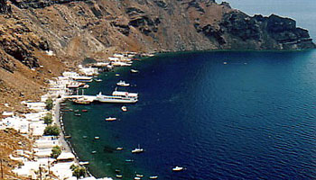 Thirasia. Accommodation. Boats. Beaches.